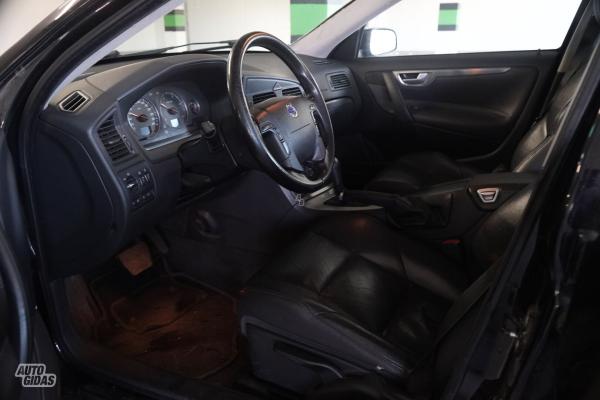 Black Volvo V70 2006 in Vilnius, with an engine capacity of 2.40 L and mileage of 320 thousand km for 1600 €, photo 10 on AUTOMOTO.COM.LV