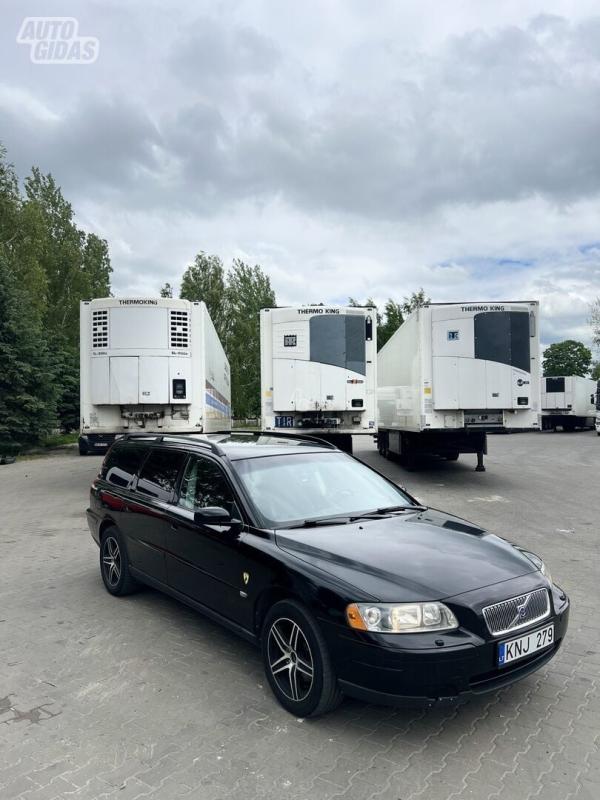 Black Volvo V70 2006 in Vilnius, with an engine capacity of 2.40 L and mileage of 393 thousand km for 2100 €, photo 2 on AUTOMOTO.COM.LV