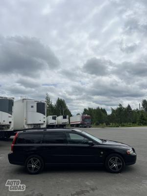 Black Volvo V70 2006 in Vilnius, with an engine capacity of 2.40 L and mileage of 393 thousand km for 2100 €, photo 4 on AUTOMOTO.COM.LV