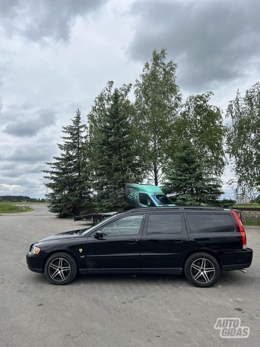 Black Volvo V70 2006 in Vilnius, with an engine capacity of 2.40 L and mileage of 393 thousand km for 2100 €, photo 5 on AUTOMOTO.COM.LV