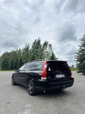 Black Volvo V70 2006 in Vilnius, with an engine capacity of 2.40 L and mileage of 393 thousand km for 2100 €, photo 6 on AUTOMOTO.COM.LV