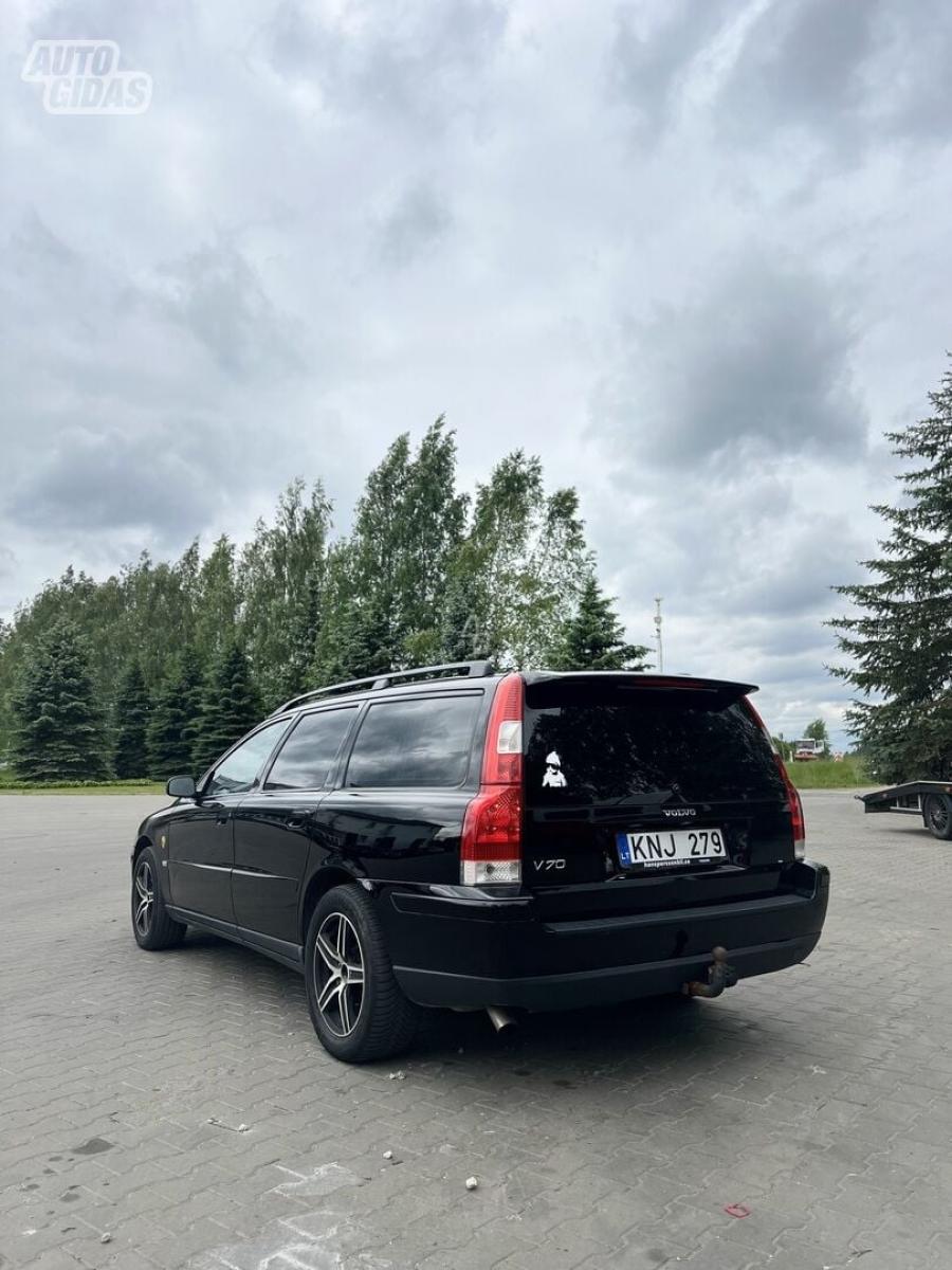 Black Volvo V70 2006 in Vilnius, with an engine capacity of 2.40 L and mileage of 393 thousand km for 2100 €, photo 6 on AUTOMOTO.COM.LV