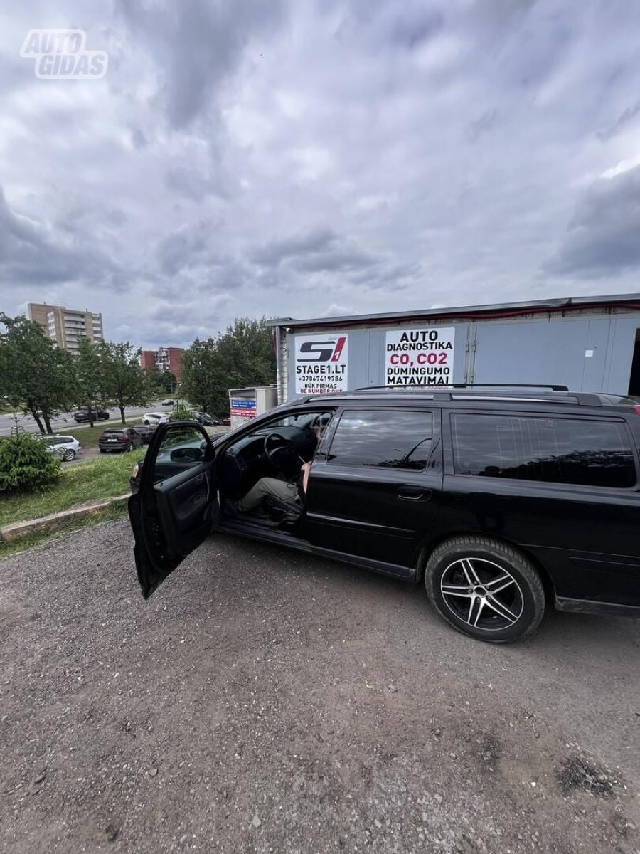 Black Volvo V70 2006 in Vilnius, with an engine capacity of 2.40 L and mileage of 393 thousand km for 2100 €, photo 8 on AUTOMOTO.COM.LV