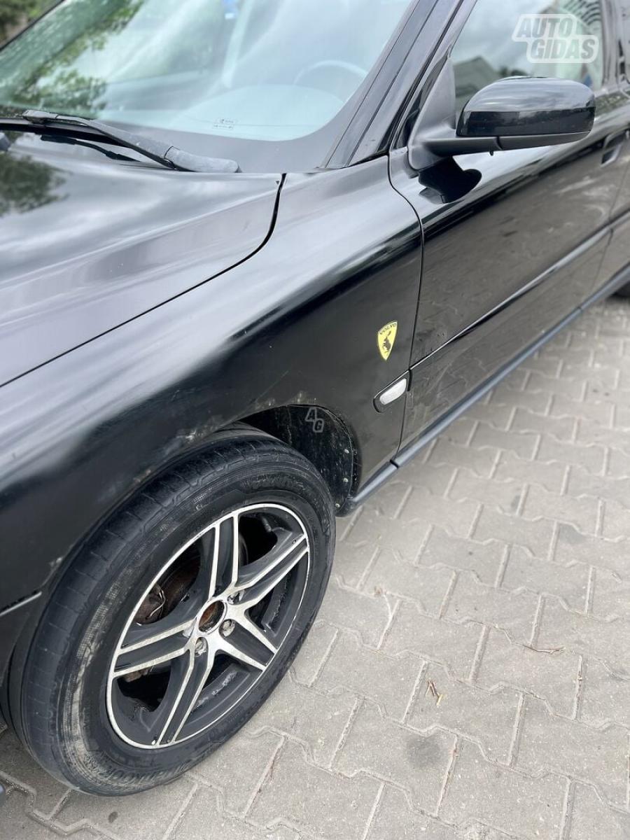 Black Volvo V70 2006 in Vilnius, with an engine capacity of 2.40 L and mileage of 393 thousand km for 2100 €, photo 9 on AUTOMOTO.COM.LV