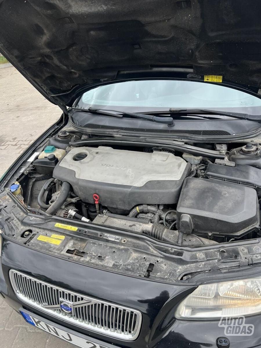 Black Volvo V70 2006 in Vilnius, with an engine capacity of 2.40 L and mileage of 393 thousand km for 2100 €, photo 10 on AUTOMOTO.COM.LV