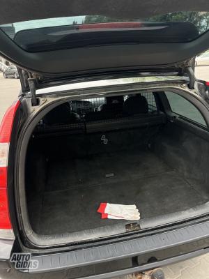 Black Volvo V70 2006 in Vilnius, with an engine capacity of 2.40 L and mileage of 393 thousand km for 2100 €, photo 11 on AUTOMOTO.COM.LV