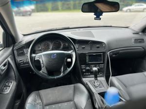 Black Volvo V70 2006 in Vilnius, with an engine capacity of 2.40 L and mileage of 393 thousand km for 2100 €, photo 12 on AUTOMOTO.COM.LV