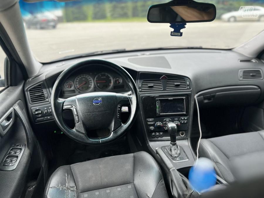 Black Volvo V70 2006 in Vilnius, with an engine capacity of 2.40 L and mileage of 393 thousand km for 2100 €, photo 12 on AUTOMOTO.COM.LV
