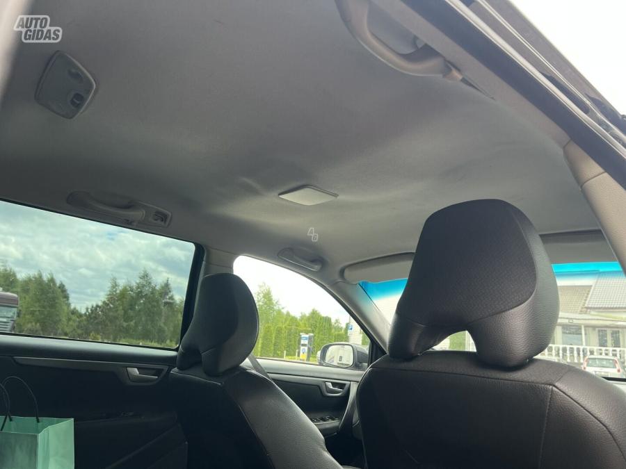 Black Volvo V70 2006 in Vilnius, with an engine capacity of 2.40 L and mileage of 393 thousand km for 2100 €, photo 15 on AUTOMOTO.COM.LV