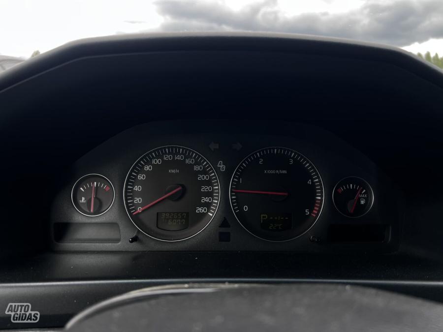 Black Volvo V70 2006 in Vilnius, with an engine capacity of 2.40 L and mileage of 393 thousand km for 2100 €, photo 16 on AUTOMOTO.COM.LV