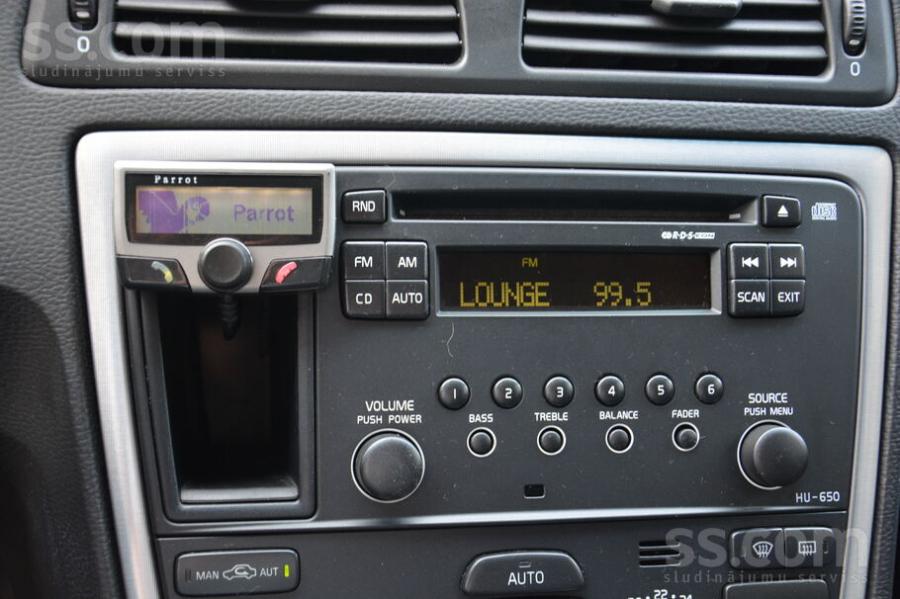 Black Volvo V70 2006 in Riga, with an engine capacity of 2.40 L and mileage of 335 thousand km for 3599 €, photo 4 on AUTOMOTO.COM.LV