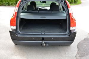 Black Volvo V70 2006 in Riga, with an engine capacity of 2.40 L and mileage of 335 thousand km for 3599 €, photo 9 on AUTOMOTO.COM.LV