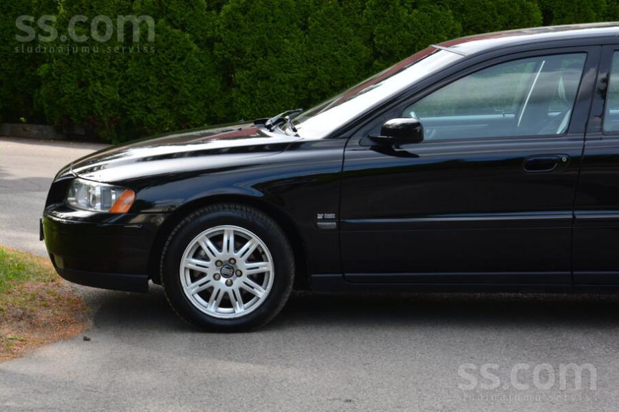 Black Volvo V70 2006 in Riga, with an engine capacity of 2.40 L and mileage of 335 thousand km for 3599 €, photo 17 on AUTOMOTO.COM.LV