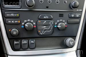 Black Volvo V70 2006 in Riga, with an engine capacity of 2.40 L and mileage of 335 thousand km for 3599 €, photo 18 on AUTOMOTO.COM.LV
