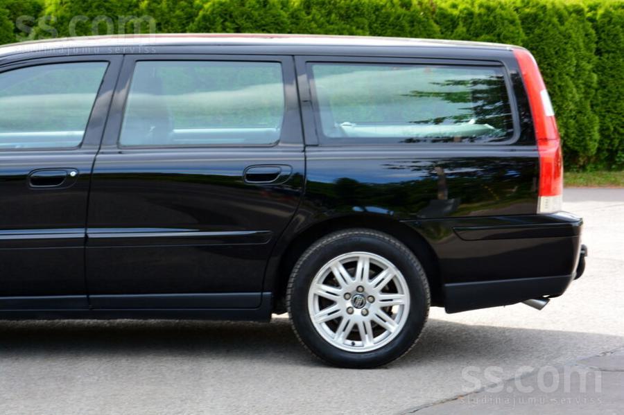 Black Volvo V70 2006 in Riga, with an engine capacity of 2.40 L and mileage of 335 thousand km for 3599 €, photo 21 on AUTOMOTO.COM.LV