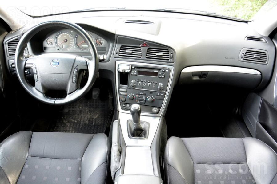 Black Volvo V70 2006 in Riga, with an engine capacity of 2.40 L and mileage of 335 thousand km for 3599 €, photo 24 on AUTOMOTO.COM.LV