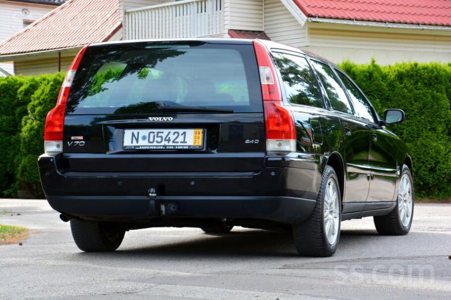 Black Volvo V70 2006 in Riga, with an engine capacity of 2.40 L and mileage of 335 thousand km for 3599 €, photo 25 on AUTOMOTO.COM.LV