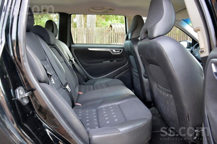Black Volvo V70 2006 in Riga, with an engine capacity of 2.40 L and mileage of 335 thousand km for 3599 €, photo 28 on AUTOMOTO.COM.LV