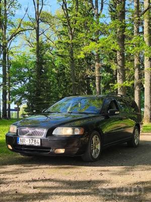 Melns Volvo V70 2006 Rīga, ar dzinēja tilpumu 2.40 L un nobraukumu 460 tūkst. km par 2480 €, foto  vietnē AUTOMOTO.COM.LV