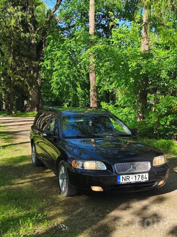 Black Volvo V70 2006 in Riga, with an engine capacity of 2.40 L and mileage of 460 thousand km for 2480 €, photo 2 on AUTOMOTO.COM.LV