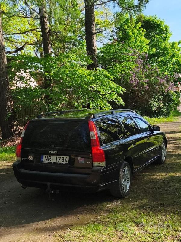 Black Volvo V70 2006 in Riga, with an engine capacity of 2.40 L and mileage of 460 thousand km for 2480 €, photo 3 on AUTOMOTO.COM.LV