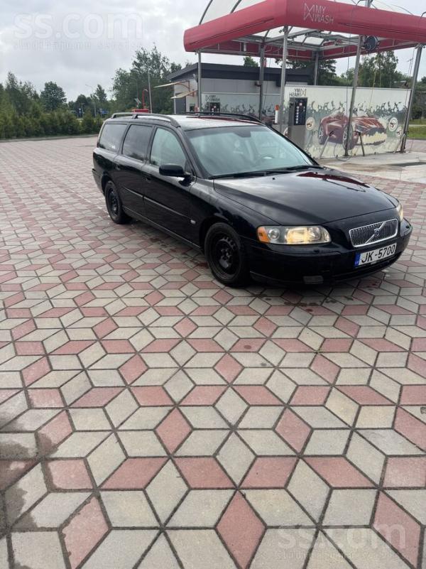 Black Volvo V70 2006 in Rezekne, with an engine capacity of 2.40 L and mileage of 425 thousand km for 2500 €, photo 1 on AUTOMOTO.COM.LV