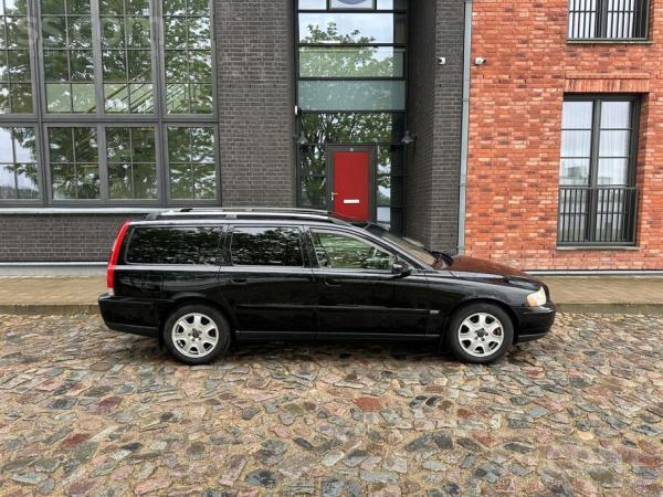 Melns Volvo V70 2006 Rīga, ar dzinēja tilpumu 2.40 L un nobraukumu 316 tūkst. km par 2300 €, foto 2 vietnē AUTOMOTO.COM.LV