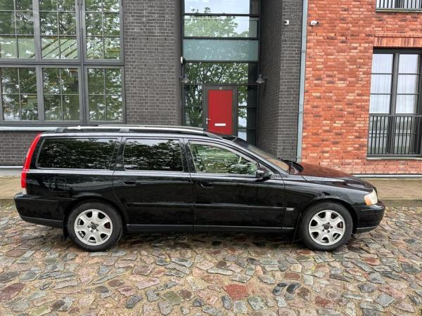 Melns Volvo V70 2006 Rīga, ar dzinēja tilpumu 2.40 L un nobraukumu 316 tūkst. km par 2300 €, foto 3 vietnē AUTOMOTO.COM.LV