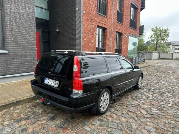 Melns Volvo V70 2006 Rīga, ar dzinēja tilpumu 2.40 L un nobraukumu 316 tūkst. km par 2300 €, foto 4 vietnē AUTOMOTO.COM.LV