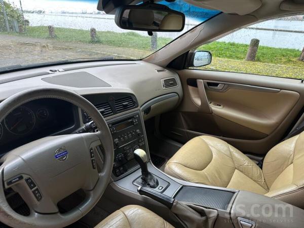 Melns Volvo V70 2006 Rīga, ar dzinēja tilpumu 2.40 L un nobraukumu 316 tūkst. km par 2300 €, foto 5 vietnē AUTOMOTO.COM.LV