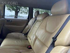 Black Volvo V70 2006 in Riga, with an engine capacity of 2.40 L and mileage of 316 thousand km for 2300 €, photo 8 on AUTOMOTO.COM.LV