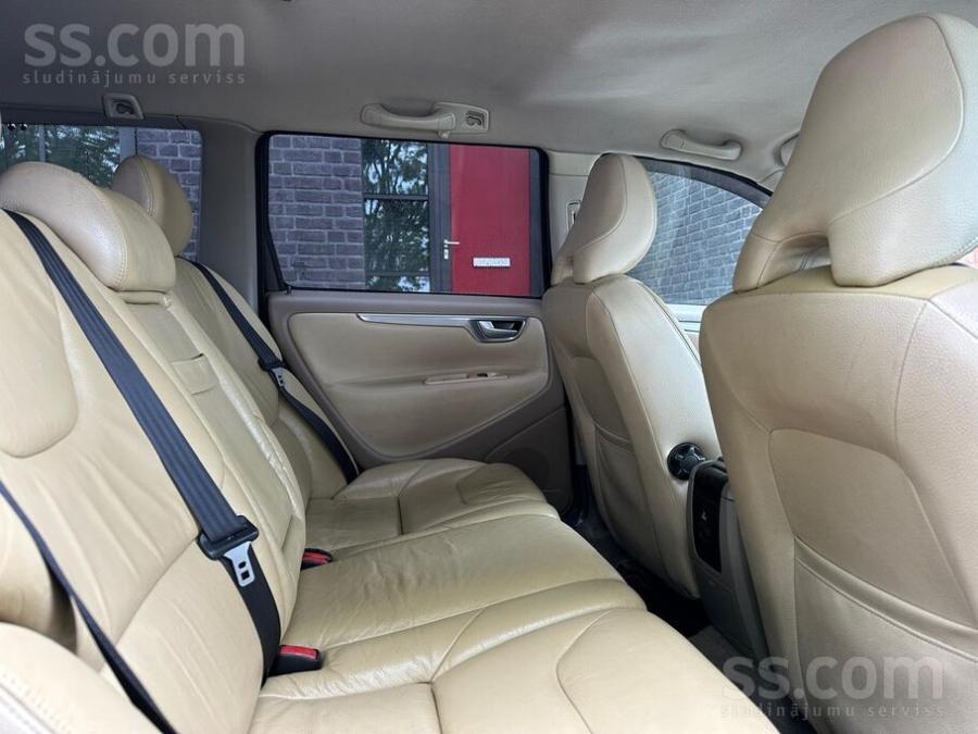 Black Volvo V70 2006 in Riga, with an engine capacity of 2.40 L and mileage of 316 thousand km for 2300 €, photo 9 on AUTOMOTO.COM.LV