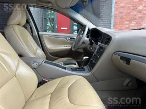 Black Volvo V70 2006 in Riga, with an engine capacity of 2.40 L and mileage of 316 thousand km for 2300 €, photo 10 on AUTOMOTO.COM.LV