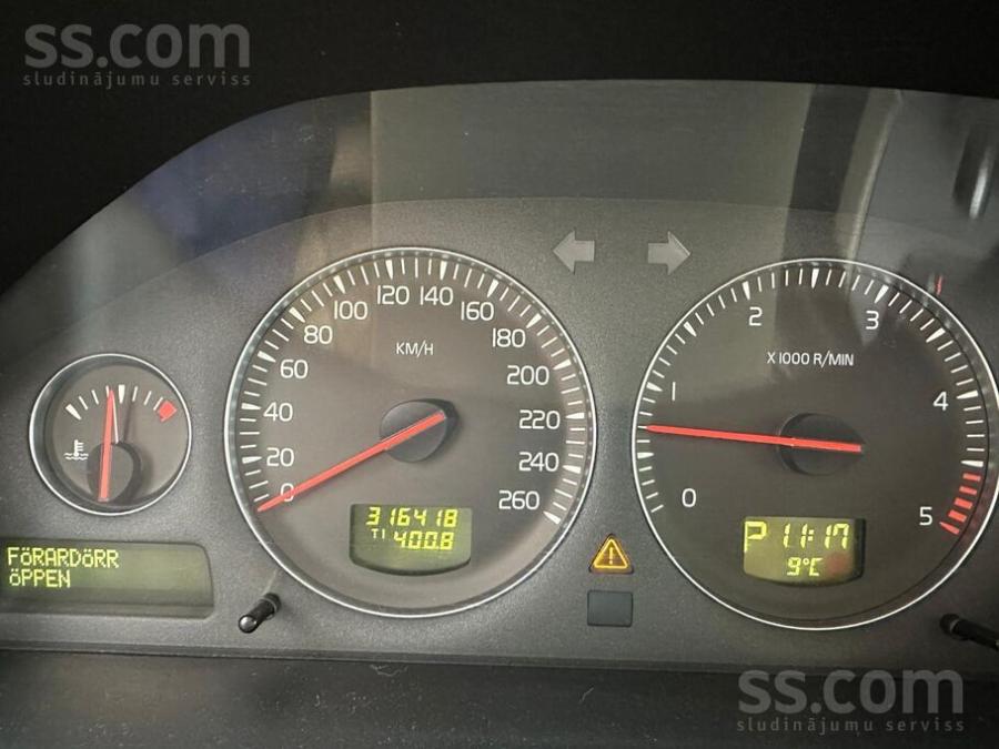 Black Volvo V70 2006 in Riga, with an engine capacity of 2.40 L and mileage of 316 thousand km for 2300 €, photo 12 on AUTOMOTO.COM.LV
