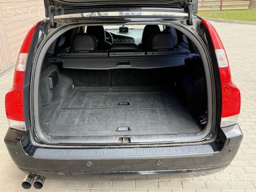 Melns Volvo V70 2006 Jelgava, ar dzinēja tilpumu 2.40 L un nobraukumu 266 tūkst. km par 3450 €, foto 12 vietnē AUTOMOTO.COM.LV