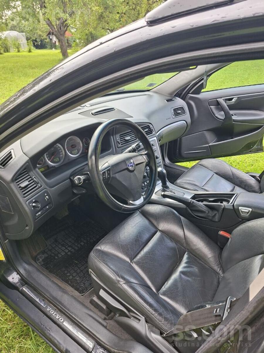 Melns Volvo V70 2006 Jelgava, ar dzinēja tilpumu 2.40 L un nobraukumu 0 tūkst. km par 1000 €, foto 6 vietnē AUTOMOTO.COM.LV