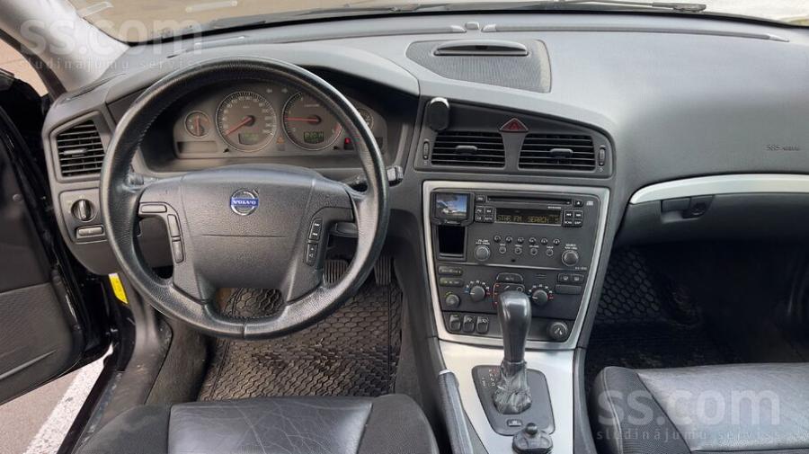 Melns Volvo V70 2006 Jelgava, ar dzinēja tilpumu 2.40 L un nobraukumu 393 tūkst. km par 2150 €, foto 7 vietnē AUTOMOTO.COM.LV