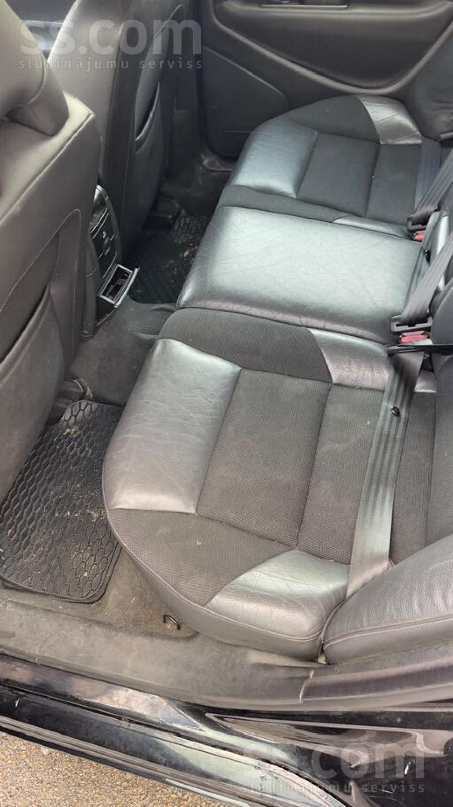 Melns Volvo V70 2006 Jelgava, ar dzinēja tilpumu 2.40 L un nobraukumu 393 tūkst. km par 2150 €, foto 8 vietnē AUTOMOTO.COM.LV