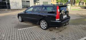 Black Volvo V70 2006 in Vilnius, with an engine capacity of 2.40 L and mileage of 313 thousand km for 2550 €, photo 4 on AUTOMOTO.COM.LV