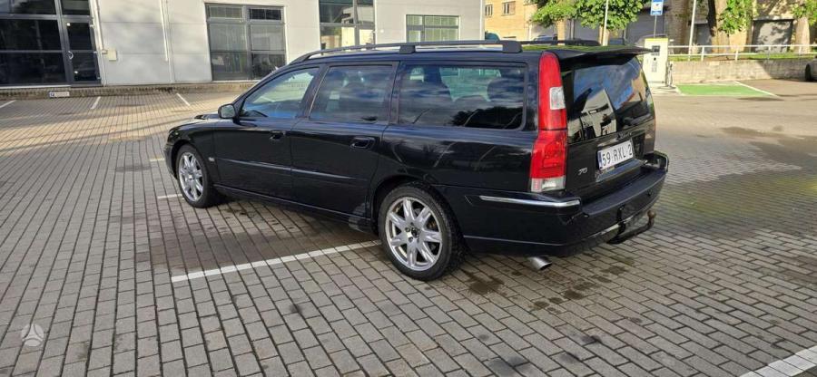Black Volvo V70 2006 in Vilnius, with an engine capacity of 2.40 L and mileage of 313 thousand km for 2550 €, photo 4 on AUTOMOTO.COM.LV