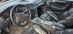 Black Volvo V70 2006 in Vilnius, with an engine capacity of 2.40 L and mileage of 313 thousand km for 2550 €, photo 11 on AUTOMOTO.COM.LV