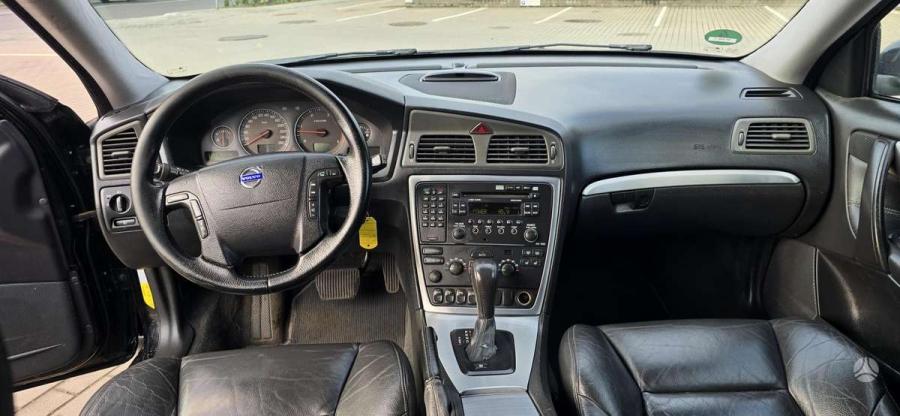 Black Volvo V70 2006 in Vilnius, with an engine capacity of 2.40 L and mileage of 313 thousand km for 2550 €, photo 15 on AUTOMOTO.COM.LV