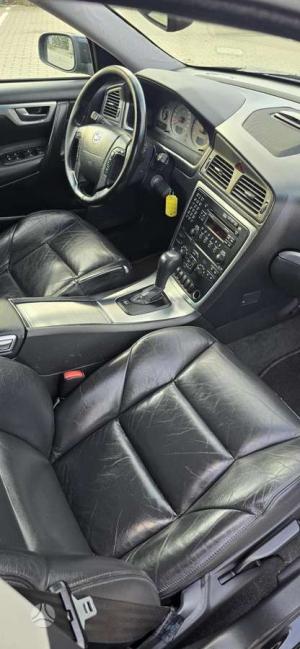 Black Volvo V70 2006 in Vilnius, with an engine capacity of 2.40 L and mileage of 313 thousand km for 2550 €, photo 16 on AUTOMOTO.COM.LV