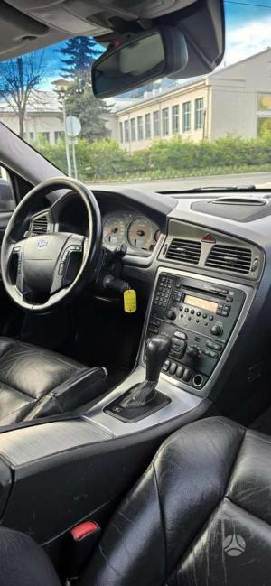 Black Volvo V70 2006 in Vilnius, with an engine capacity of 2.40 L and mileage of 313 thousand km for 2550 €, photo 17 on AUTOMOTO.COM.LV