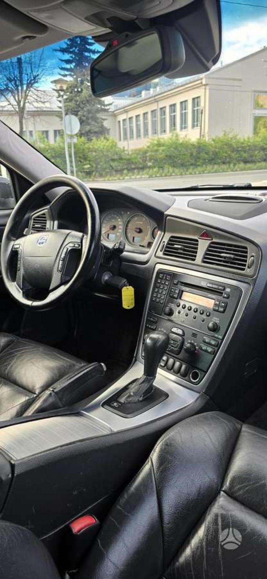 Black Volvo V70 2006 in Vilnius, with an engine capacity of 2.40 L and mileage of 313 thousand km for 2550 €, photo 17 on AUTOMOTO.COM.LV