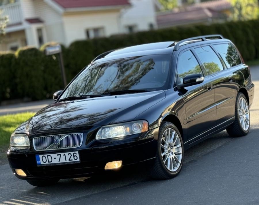 Black Volvo V70 2006 in Riga, with an engine capacity of 2.40 L and mileage of 263 thousand km for 4000 €, photo 1 on AUTOMOTO.COM.LV