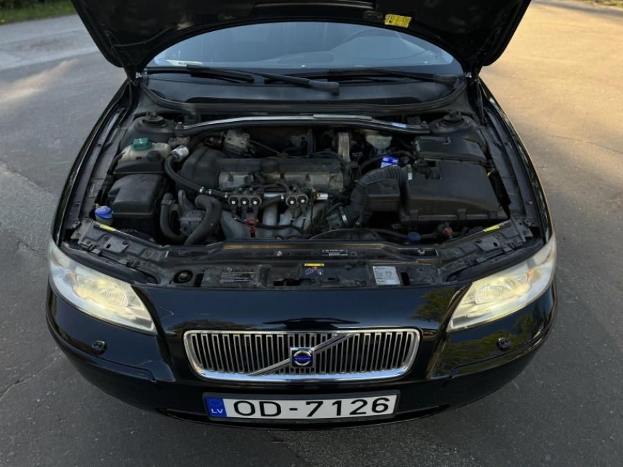 Black Volvo V70 2006 in Riga, with an engine capacity of 2.40 L and mileage of 263 thousand km for 4000 €, photo 5 on AUTOMOTO.COM.LV