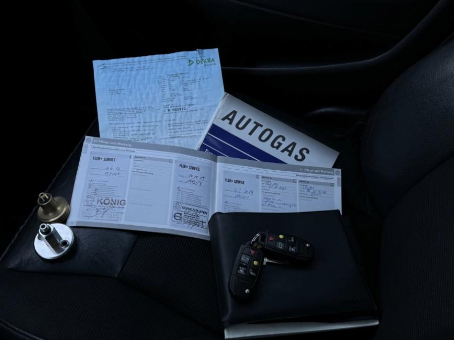 Black Volvo V70 2006 in Riga, with an engine capacity of 2.40 L and mileage of 263 thousand km for 4000 €, photo 6 on AUTOMOTO.COM.LV