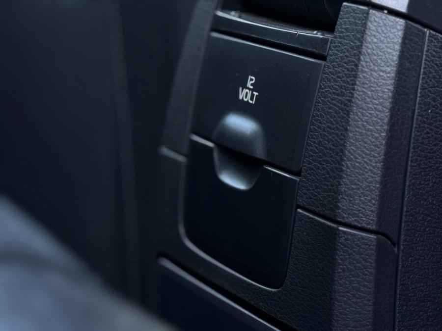 Black Volvo V70 2006 in Riga, with an engine capacity of 2.40 L and mileage of 263 thousand km for 4000 €, photo 8 on AUTOMOTO.COM.LV