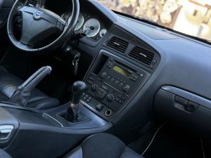 Black Volvo V70 2006 in Riga, with an engine capacity of 2.40 L and mileage of 263 thousand km for 4000 €, photo 15 on AUTOMOTO.COM.LV